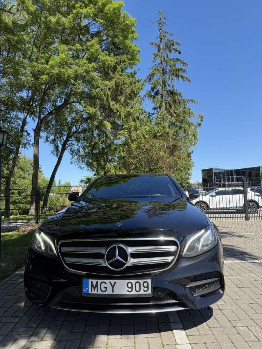 Melns Mercedes-Benz E 220 2019 Klaipėda, ar dzinēja tilpumu 1.95 L un nobraukumu 319 tūkst. km par 18500 €, foto 3 vietnē AUTOMOTO.COM.LV
