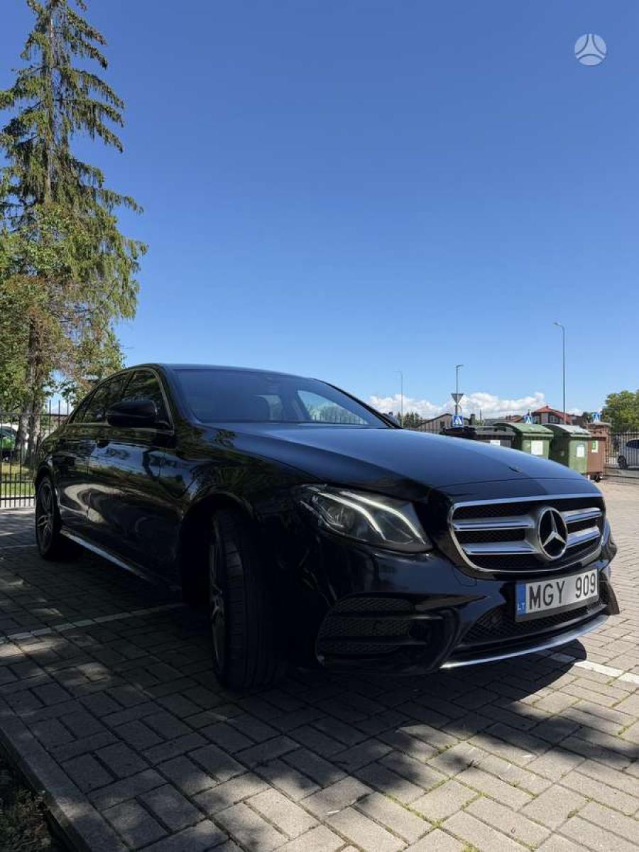 Melns Mercedes-Benz E 220 2019 Klaipėda, ar dzinēja tilpumu 1.95 L un nobraukumu 319 tūkst. km par 18500 €, foto 4 vietnē AUTOMOTO.COM.LV
