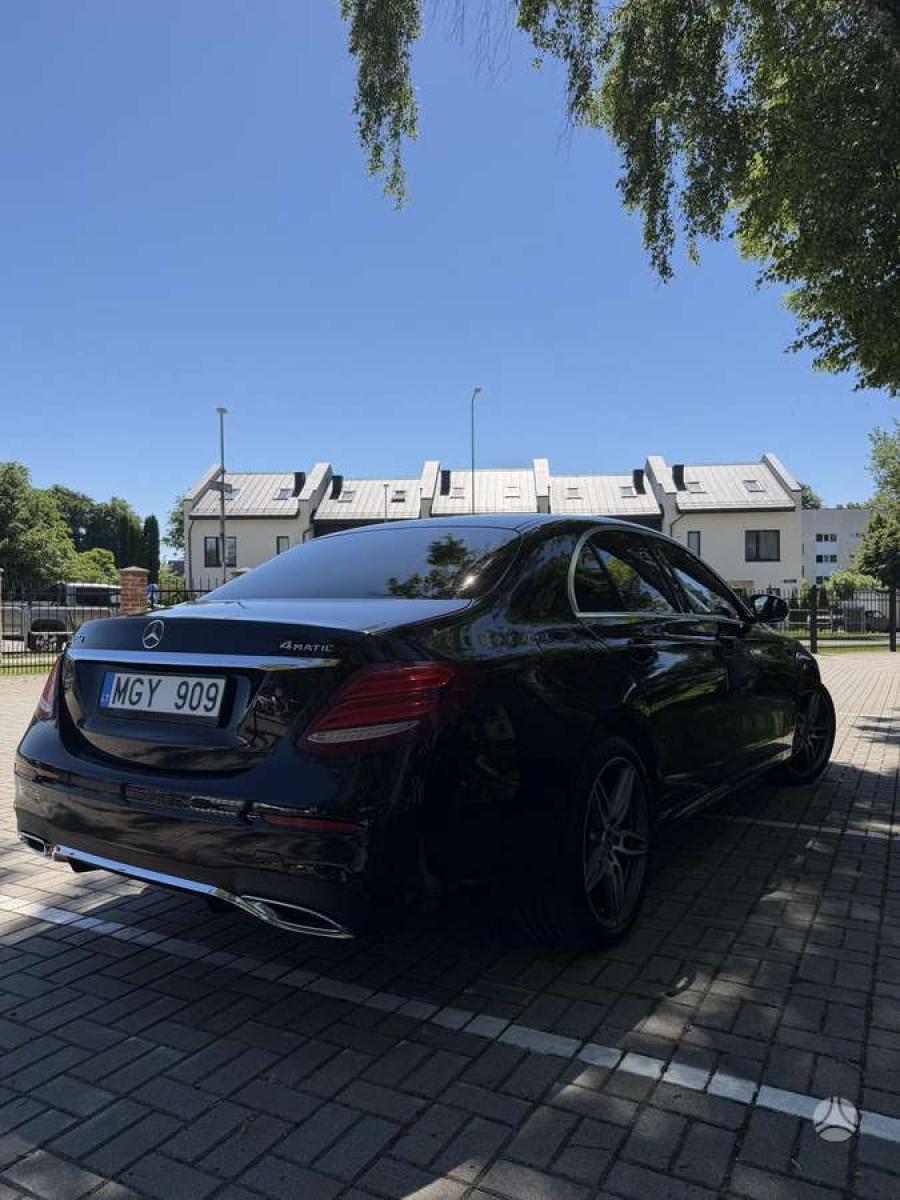 Melns Mercedes-Benz E 220 2019 Klaipėda, ar dzinēja tilpumu 1.95 L un nobraukumu 319 tūkst. km par 18500 €, foto 5 vietnē AUTOMOTO.COM.LV