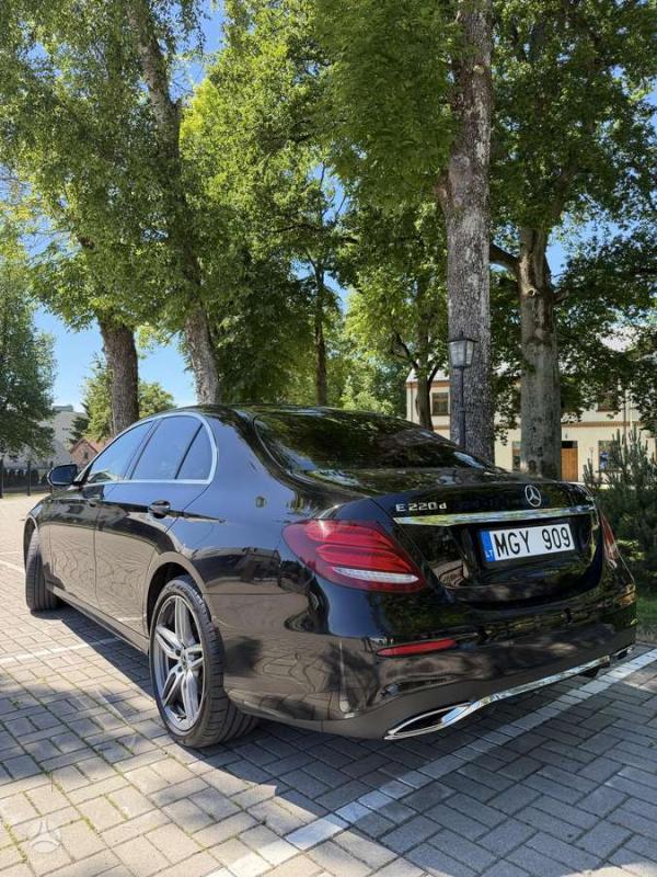 Черный Мерседес E 220 2019 в Клайпеда, объемом двигателя 1.95 л и пробегом 319 тыс. км за 18500 €, фото 5 на AUTOMOTO.COM.LV