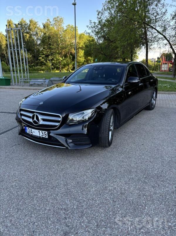 Melns Mercedes-Benz E 220 2019 Rīga, ar dzinēja tilpumu 2.00 L un nobraukumu 310 tūkst. km par 24950 €, foto 1 vietnē AUTOMOTO.COM.LV