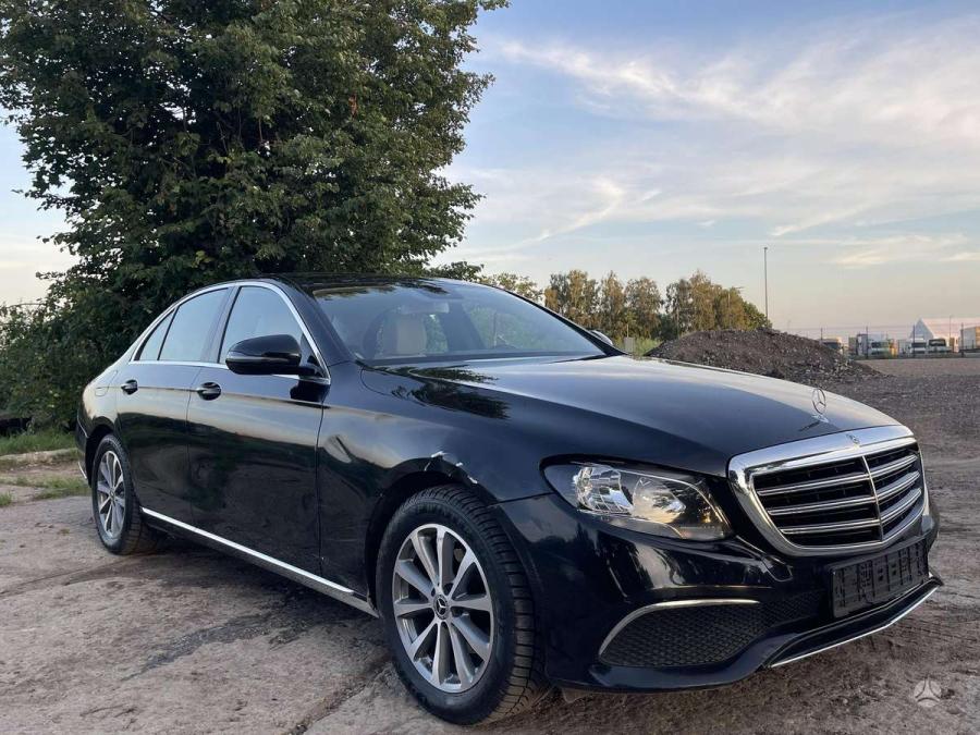 Черный Мерседес E 220 2019 в Каунас, объемом двигателя 1.95 л и пробегом 347 тыс. км за 8890 €, фото 1 на AUTOMOTO.COM.LV