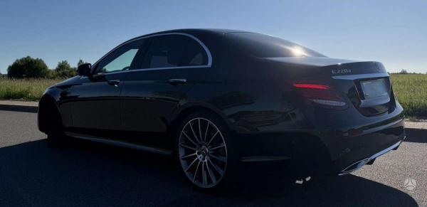 Black Mercedes-Benz E 220 2019 in Klaipeda, with an engine capacity of 1.95 L and mileage of 256 thousand km for 19800 €, photo 3 on AUTOMOTO.COM.LV