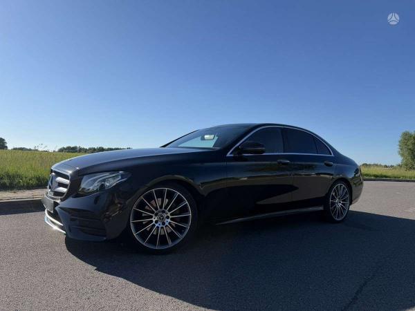 Black Mercedes-Benz E 220 2019 in Klaipeda, with an engine capacity of 1.95 L and mileage of 256 thousand km for 19800 €, photo 4 on AUTOMOTO.COM.LV