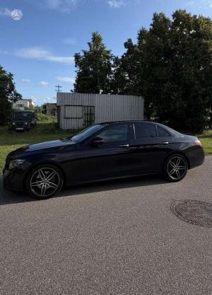 Черный Мерседес E 220 2019 в Вильнюс, объемом двигателя 1.95 л и пробегом 159 тыс. км за 19500 €, фото 3 на AUTOMOTO.COM.LV