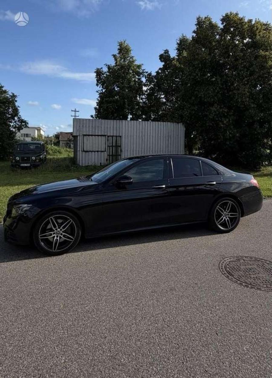 Черный Мерседес E 220 2019 в Вильнюс, объемом двигателя 1.95 л и пробегом 159 тыс. км за 19500 €, фото 3 на AUTOMOTO.COM.LV