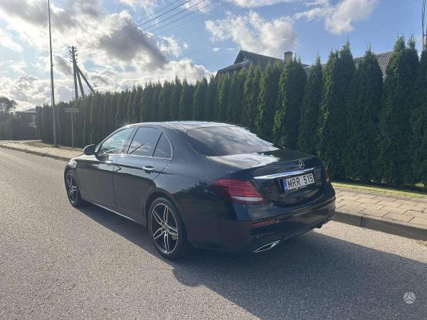 Melns Mercedes-Benz E 220 2019 Viļņa, ar dzinēja tilpumu 1.95 L un nobraukumu 159 tūkst. km par 19500 €, foto 4 vietnē AUTOMOTO.COM.LV