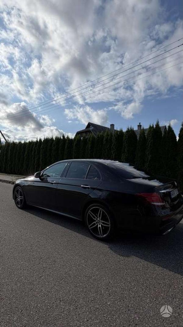 Melns Mercedes-Benz E 220 2019 Viļņa, ar dzinēja tilpumu 1.95 L un nobraukumu 159 tūkst. km par 19500 €, foto 5 vietnē AUTOMOTO.COM.LV