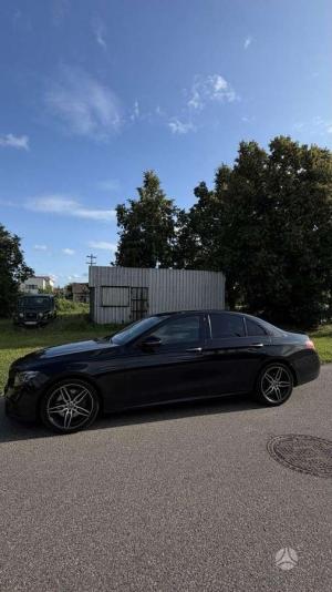 Черный Мерседес E 220 2019 в Вильнюс, объемом двигателя 1.95 л и пробегом 159 тыс. км за 19500 €, фото 9 на AUTOMOTO.COM.LV