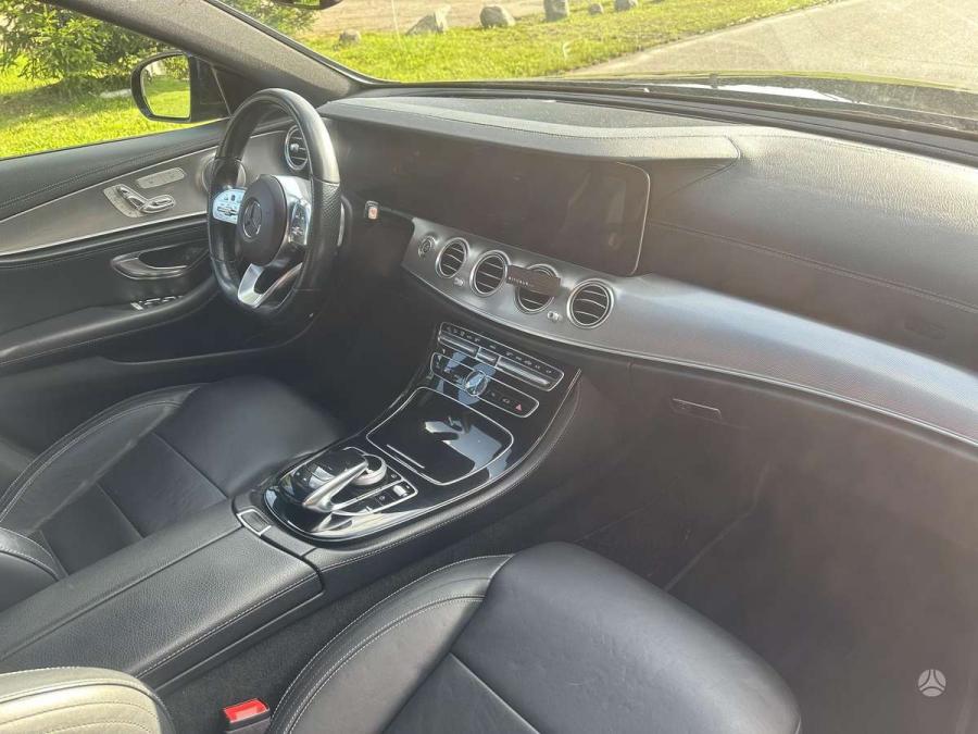 Черный Мерседес E 220 2019 в Вильнюс, объемом двигателя 1.95 л и пробегом 159 тыс. км за 19500 €, фото 17 на AUTOMOTO.COM.LV