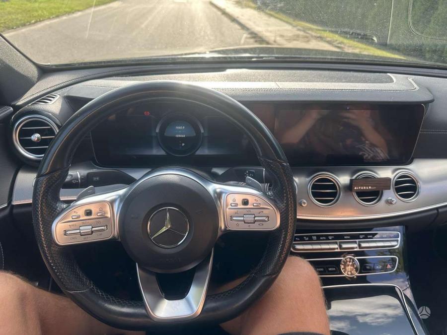 Черный Мерседес E 220 2019 в Вильнюс, объемом двигателя 1.95 л и пробегом 159 тыс. км за 19500 €, фото 20 на AUTOMOTO.COM.LV