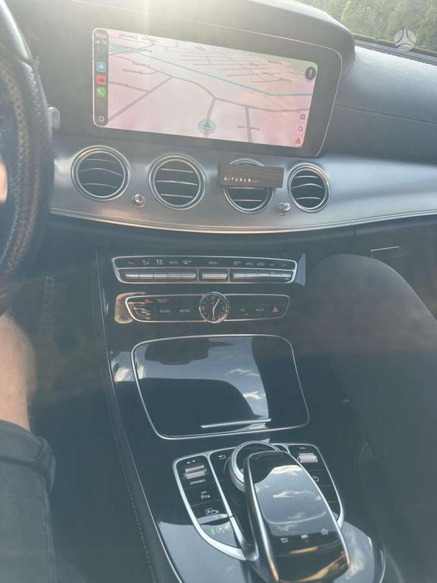 Черный Мерседес E 220 2019 в Вильнюс, объемом двигателя 1.95 л и пробегом 159 тыс. км за 19500 €, фото 25 на AUTOMOTO.COM.LV