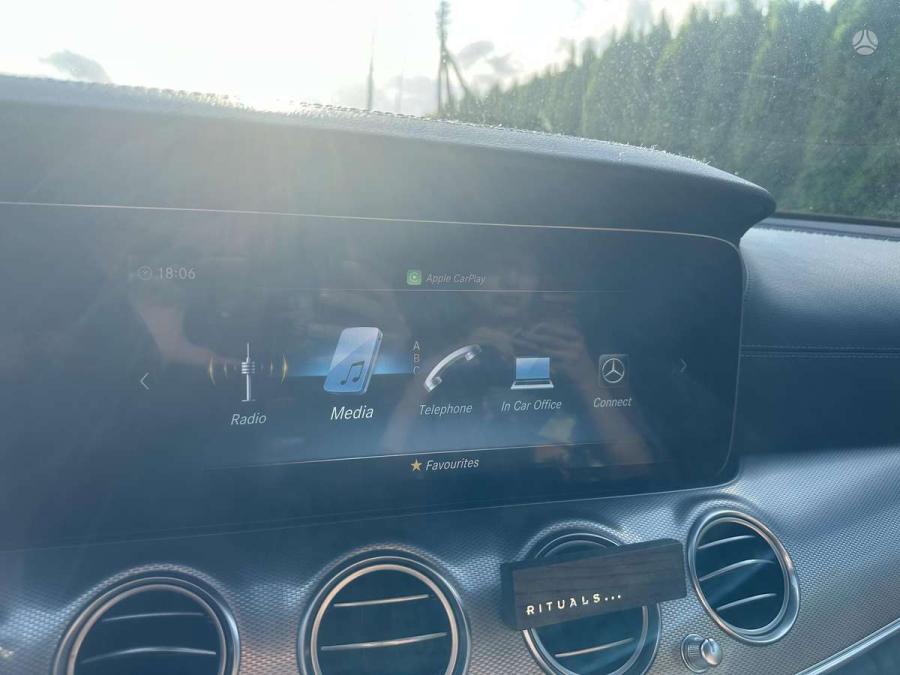 Черный Мерседес E 220 2019 в Вильнюс, объемом двигателя 1.95 л и пробегом 159 тыс. км за 19500 €, фото 30 на AUTOMOTO.COM.LV