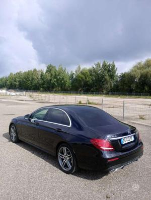 Черный Мерседес E 220 2019 в Каунас, объемом двигателя 1.95 л и пробегом 370 тыс. км за 16800 €, фото 4 на AUTOMOTO.COM.LV