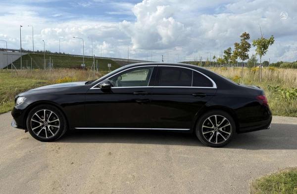 Melns Mercedes-Benz E 220 2019 Viļņa, ar dzinēja tilpumu 1.95 L un nobraukumu 209 tūkst. km par 19450 €, foto 6 vietnē AUTOMOTO.COM.LV