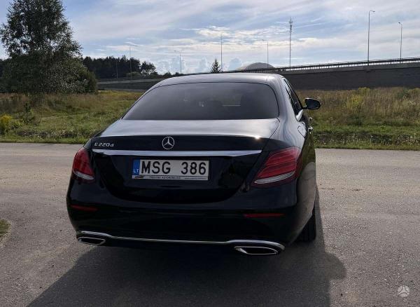 Melns Mercedes-Benz E 220 2019 Viļņa, ar dzinēja tilpumu 1.95 L un nobraukumu 209 tūkst. km par 19450 €, foto 9 vietnē AUTOMOTO.COM.LV