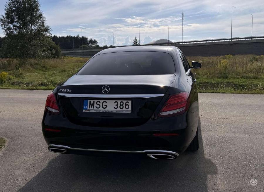 Melns Mercedes-Benz E 220 2019 Viļņa, ar dzinēja tilpumu 1.95 L un nobraukumu 209 tūkst. km par 19450 €, foto 9 vietnē AUTOMOTO.COM.LV