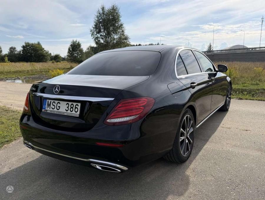 Melns Mercedes-Benz E 220 2019 Viļņa, ar dzinēja tilpumu 1.95 L un nobraukumu 209 tūkst. km par 19450 €, foto 10 vietnē AUTOMOTO.COM.LV