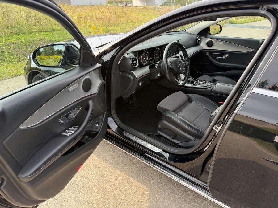 Melns Mercedes-Benz E 220 2019 Viļņa, ar dzinēja tilpumu 1.95 L un nobraukumu 209 tūkst. km par 19450 €, foto 12 vietnē AUTOMOTO.COM.LV