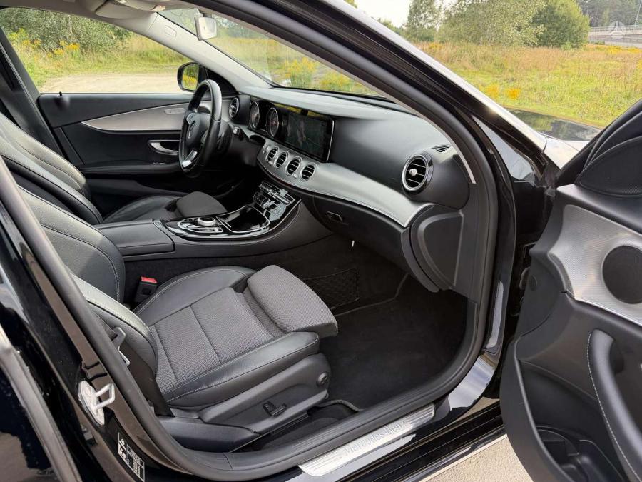 Melns Mercedes-Benz E 220 2019 Viļņa, ar dzinēja tilpumu 1.95 L un nobraukumu 209 tūkst. km par 19450 €, foto 16 vietnē AUTOMOTO.COM.LV