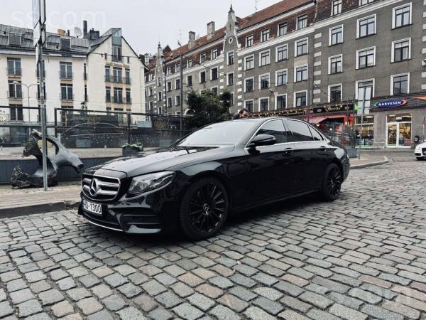 Черный Мерседес E 220 2019 в Рига, объемом двигателя 2.00 л и пробегом 168 тыс. км за 23500 €, фото 1 на AUTOMOTO.COM.LV
