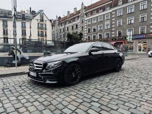 Melns Mercedes-Benz E 220 2019 Rīga, ar dzinēja tilpumu 2.00 L un nobraukumu 168 tūkst. km par 23500 €, foto  vietnē AUTOMOTO.COM.LV
