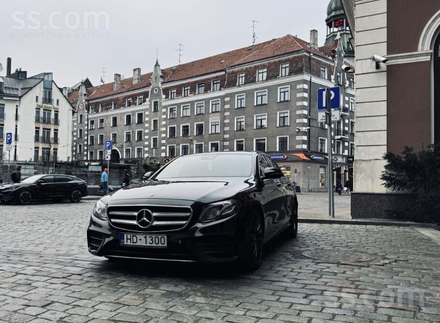 Черный Мерседес E 220 2019 в Рига, объемом двигателя 2.00 л и пробегом 168 тыс. км за 23500 €, фото 9 на AUTOMOTO.COM.LV