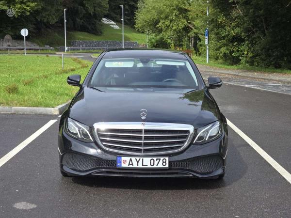 Мерседес E 220 2019 в Каунас на AUTOMOTO.COM.LV Черный Мерседес E 220 2019 в Каунас, объемом двигателя 1.60 л и пробегом 297 тыс. км за 12600 €, фото 3 на AUTOMOTO.COM.LV