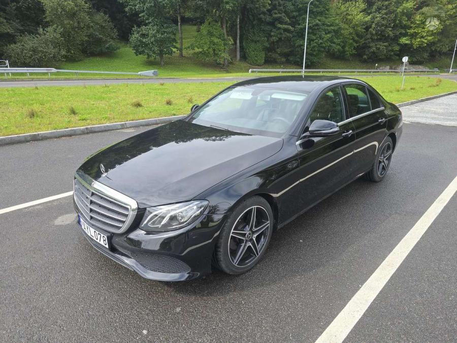 Черный Мерседес E 220 2019 в Каунас, объемом двигателя 1.60 л и пробегом 297 тыс. км за 12600 €, фото 4 на AUTOMOTO.COM.LV