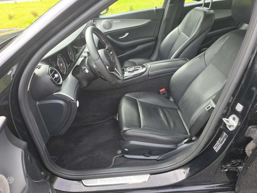 Черный Мерседес E 220 2019 в Каунас, объемом двигателя 1.60 л и пробегом 297 тыс. км за 12600 €, фото 17 на AUTOMOTO.COM.LV