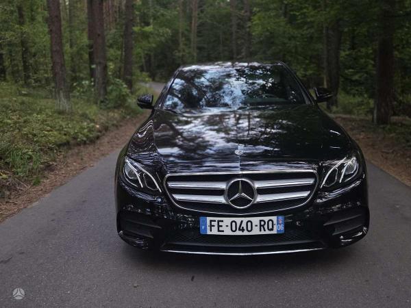 Melns Mercedes-Benz E 220 2019 Viļņa, ar dzinēja tilpumu 1.95 L un nobraukumu 292 tūkst. km par 19500 €, foto 3 vietnē AUTOMOTO.COM.LV