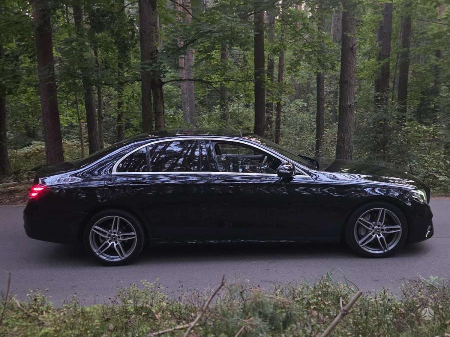 Черный Мерседес E 220 2019 в Вильнюс, объемом двигателя 1.95 л и пробегом 292 тыс. км за 19500 €, фото 7 на AUTOMOTO.COM.LV