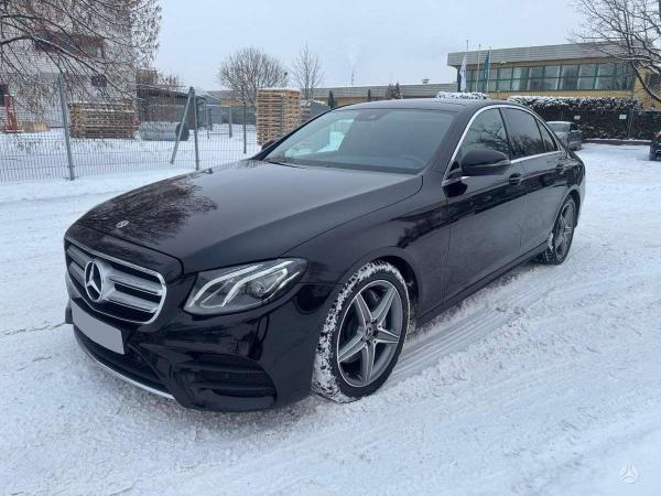 Melns Mercedes-Benz E 220 2020 Kauņa, ar dzinēja tilpumu 2.00 L un nobraukumu 256 tūkst. km par 20500 €, foto 1 vietnē AUTOMOTO.COM.LV