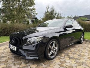 Черный Мерседес E 220 2020 в Рига, объемом двигателя 2.00 л и пробегом 105 тыс. км за 33000 €, фото  на AUTOMOTO.COM.LV