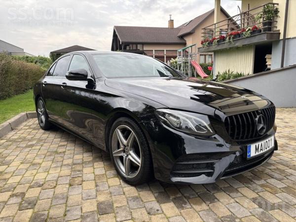Black Mercedes-Benz E 220 2020 in Riga, with an engine capacity of 2.00 L and mileage of 105 thousand km for 33000 €, photo 2 on AUTOMOTO.COM.LV