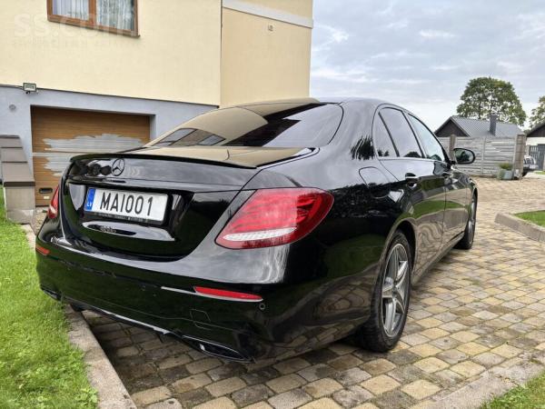 Black Mercedes-Benz E 220 2020 in Riga, with an engine capacity of 2.00 L and mileage of 105 thousand km for 33000 €, photo 3 on AUTOMOTO.COM.LV