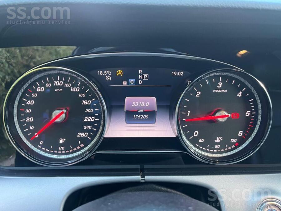 Черный Мерседес E 220 2020 в Рига, объемом двигателя 2.00 л и пробегом 0 тыс. км за 19990 €, фото 15 на AUTOMOTO.COM.LV