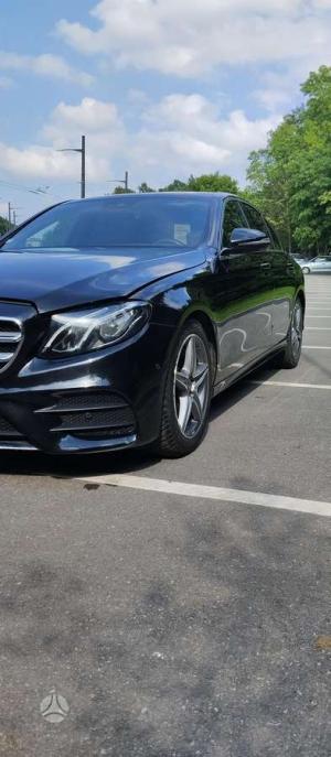 Черный Мерседес E 220 2020 в Каунас, объемом двигателя 1.95 л и пробегом 378 тыс. км за 15500 €, фото  на AUTOMOTO.COM.LV