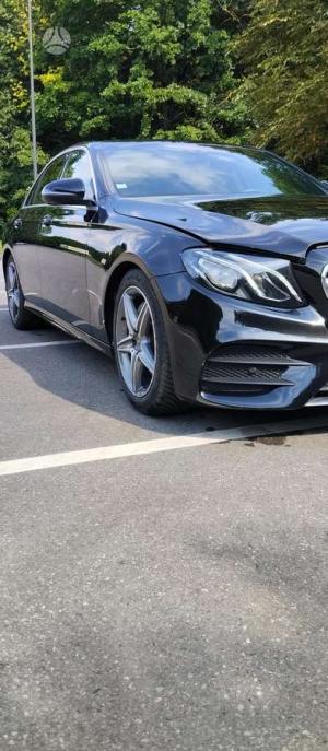 Черный Мерседес E 220 2020 в Каунас, объемом двигателя 1.95 л и пробегом 378 тыс. км за 15500 €, фото 4 на AUTOMOTO.COM.LV
