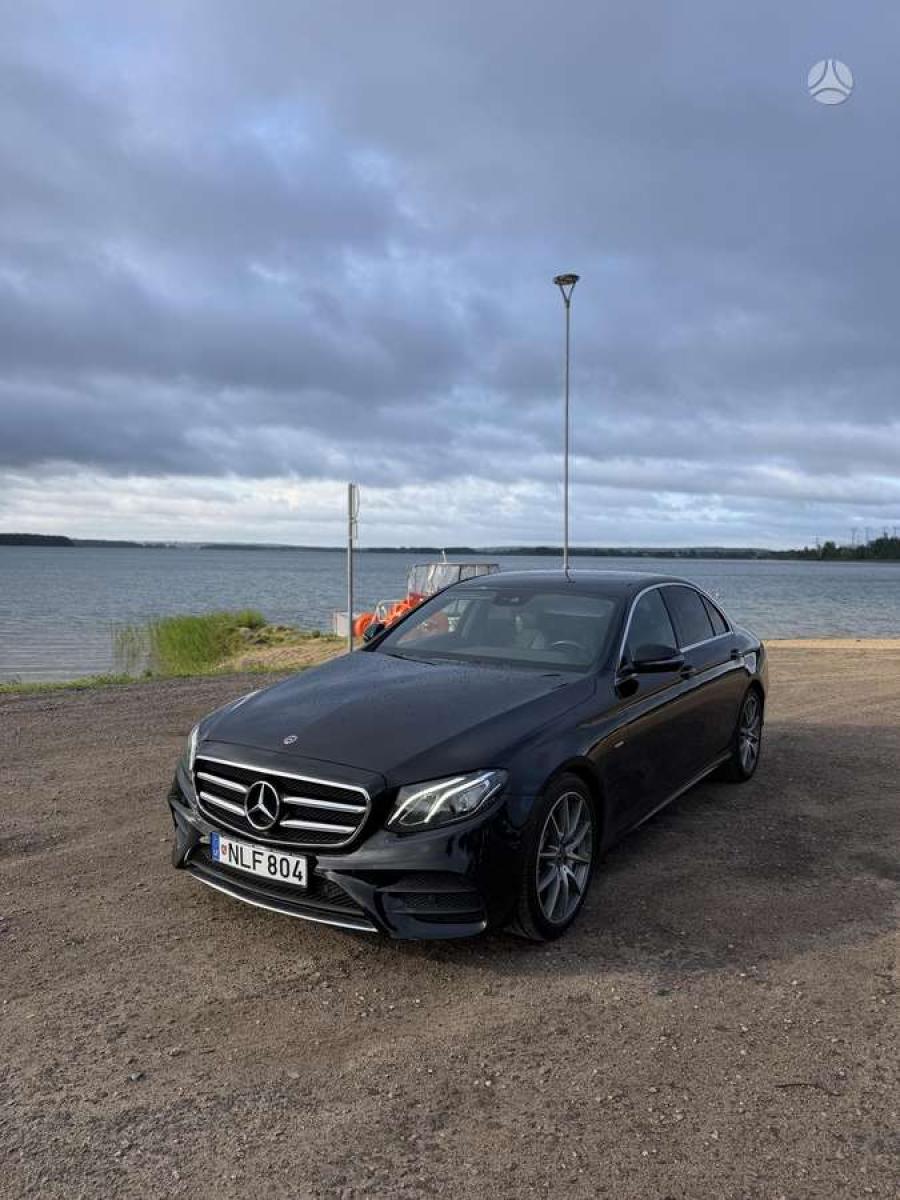 Melns Mercedes-Benz E 220 2020 Elektrėnai, ar dzinēja tilpumu 2.00 L un nobraukumu 292 tūkst. km par 22000 €, foto 3 vietnē AUTOMOTO.COM.LV