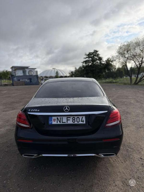 Melns Mercedes-Benz E 220 2020 Elektrėnai, ar dzinēja tilpumu 2.00 L un nobraukumu 292 tūkst. km par 22000 €, foto 7 vietnē AUTOMOTO.COM.LV