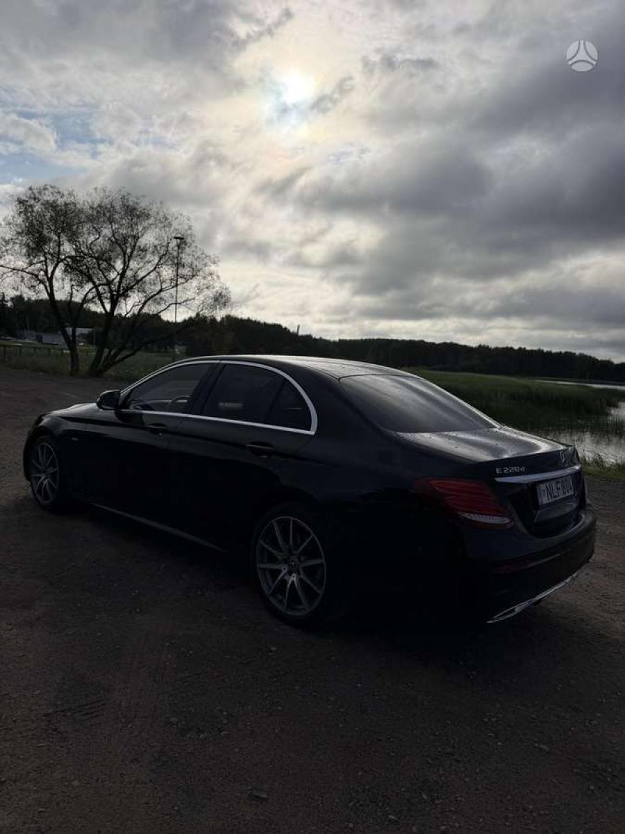 Melns Mercedes-Benz E 220 2020 Elektrėnai, ar dzinēja tilpumu 2.00 L un nobraukumu 292 tūkst. km par 22000 €, foto 9 vietnē AUTOMOTO.COM.LV
