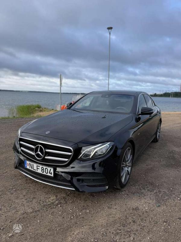 Melns Mercedes-Benz E 220 2020 Elektrėnai, ar dzinēja tilpumu 2.00 L un nobraukumu 292 tūkst. km par 22000 €, foto 9 vietnē AUTOMOTO.COM.LV