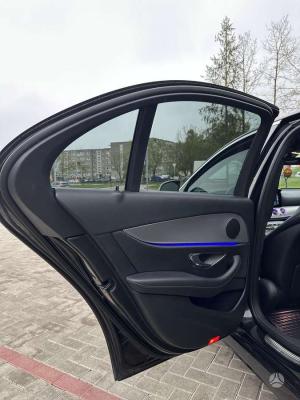 Melns Mercedes-Benz E 220 2020 Elektrėnai, ar dzinēja tilpumu 2.00 L un nobraukumu 292 tūkst. km par 22000 €, foto 11 vietnē AUTOMOTO.COM.LV