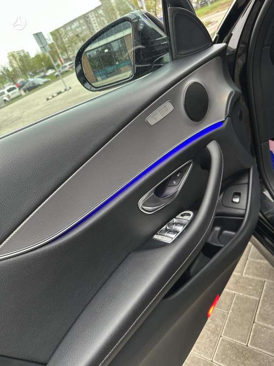 Melns Mercedes-Benz E 220 2020 Elektrėnai, ar dzinēja tilpumu 2.00 L un nobraukumu 292 tūkst. km par 22000 €, foto 13 vietnē AUTOMOTO.COM.LV