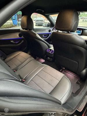 Melns Mercedes-Benz E 220 2020 Elektrėnai, ar dzinēja tilpumu 2.00 L un nobraukumu 292 tūkst. km par 22000 €, foto 17 vietnē AUTOMOTO.COM.LV