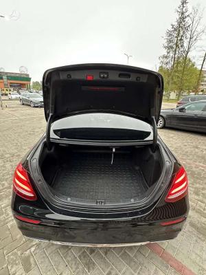 Melns Mercedes-Benz E 220 2020 Elektrėnai, ar dzinēja tilpumu 2.00 L un nobraukumu 292 tūkst. km par 22000 €, foto 20 vietnē AUTOMOTO.COM.LV