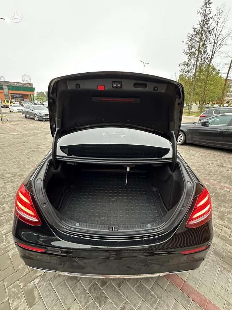 Melns Mercedes-Benz E 220 2020 Elektrėnai, ar dzinēja tilpumu 2.00 L un nobraukumu 292 tūkst. km par 22000 €, foto 20 vietnē AUTOMOTO.COM.LV