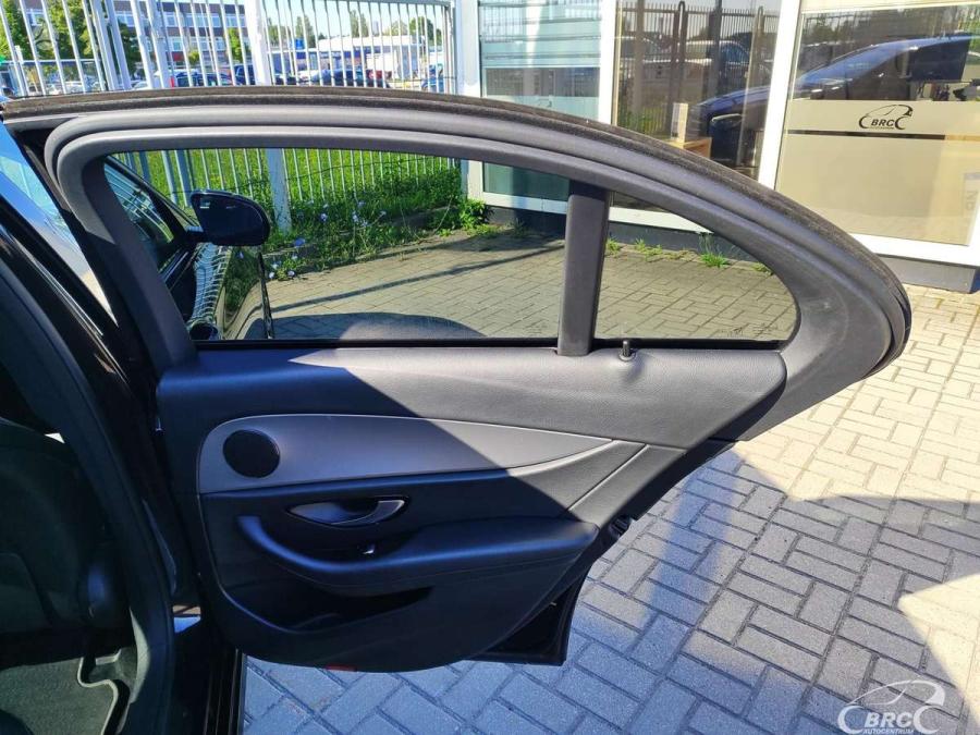 Черный Мерседес E 220 2020 в Клайпеда, объемом двигателя 1.95 л и пробегом 295 тыс. км за 22500 €, фото 11 на AUTOMOTO.COM.LV