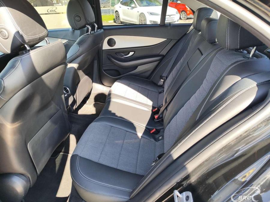 Черный Мерседес E 220 2020 в Клайпеда, объемом двигателя 1.95 л и пробегом 295 тыс. км за 22500 €, фото 16 на AUTOMOTO.COM.LV